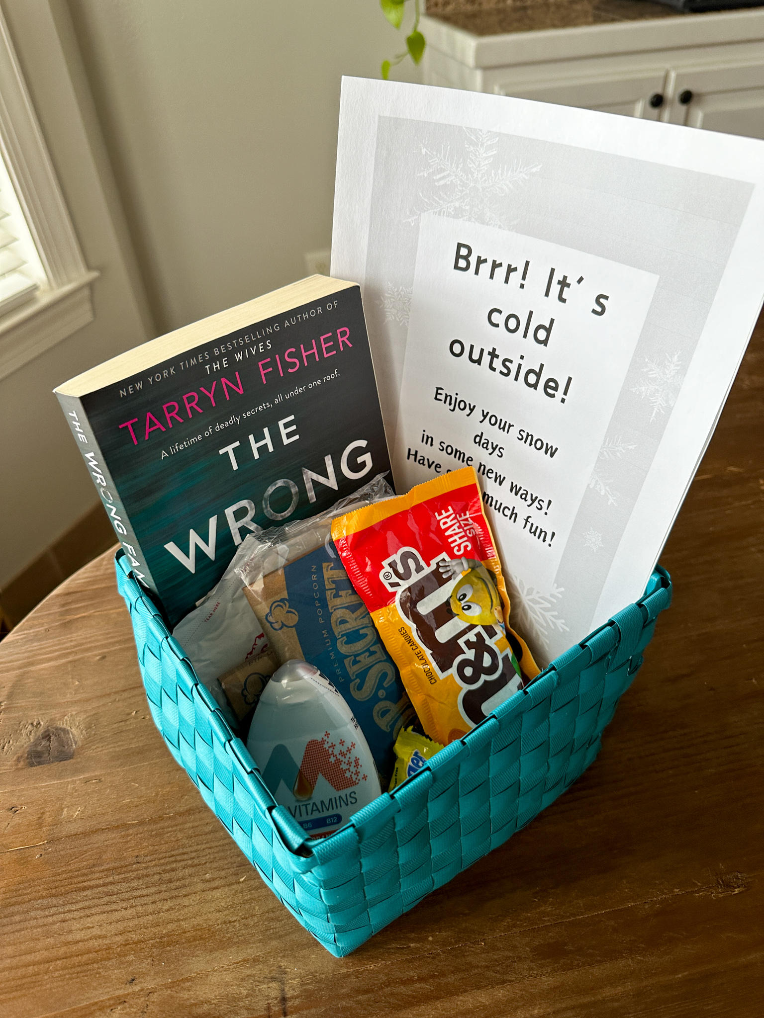 Make a Snow Box Gift for Neighbors (with Free Printables)